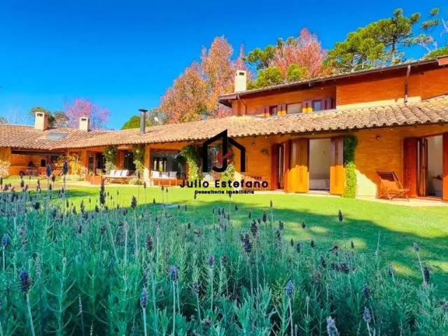 Casa / Sobrado em Condomínio para Venda em Campos do Jordão/SP Capivari 8 Quartos