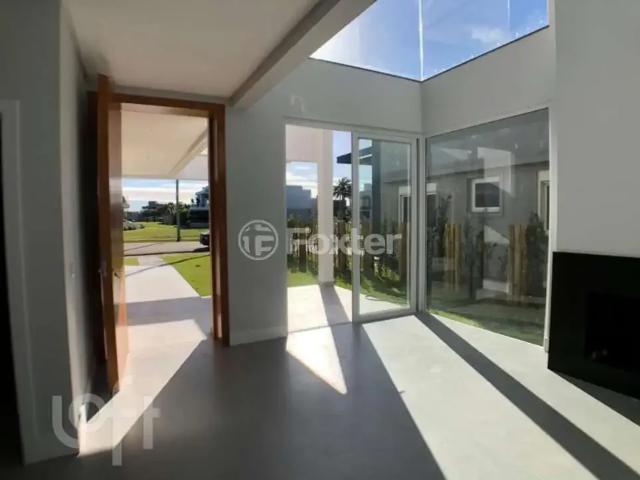 Casa / Sobrado em Condomínio para Venda em Capão da Canoa/RS Centro 4 Quartos