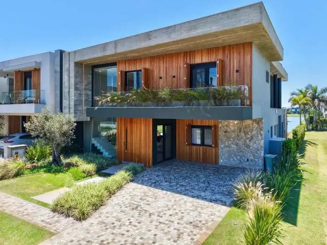 Casa / Sobrado em Condomínio para Venda em Capão da Canoa/RS Parque Antártica 4 Quartos