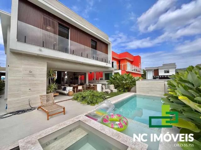 Casa / Sobrado em Condomínio para Venda em Caraguatatuba/SP Balneário Copacabana 5 Quartos
