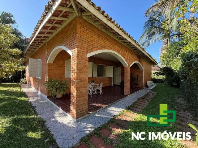 Casa / Sobrado em Condomínio para Venda em Caraguatatuba/SP Massaguaçu 3 Quartos