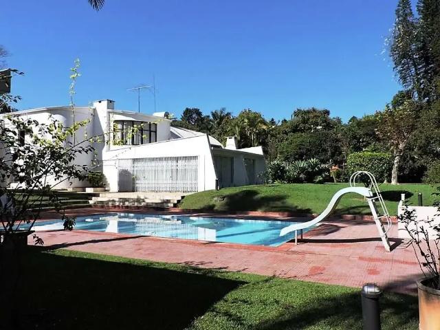 Casa / Sobrado em Condomínio para Venda em Carapicuíba/SP Chácara de La Rocca 5 Quartos