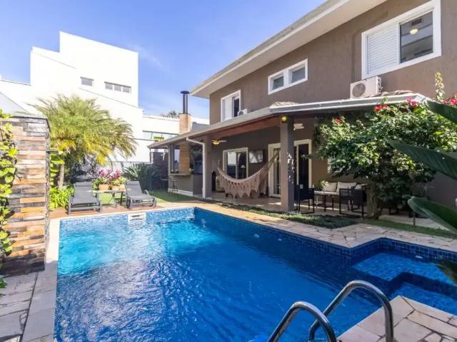 Casa / Sobrado em Condomínio para Venda em Carapicuíba/SP Golf Gardens 4 Quartos