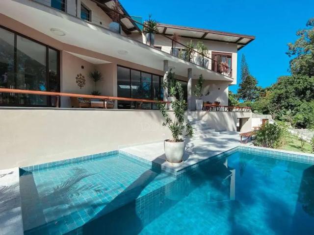 Casa / Sobrado em Condomínio para Venda em Carapicuíba/SP Palos Verdes 4 Quartos