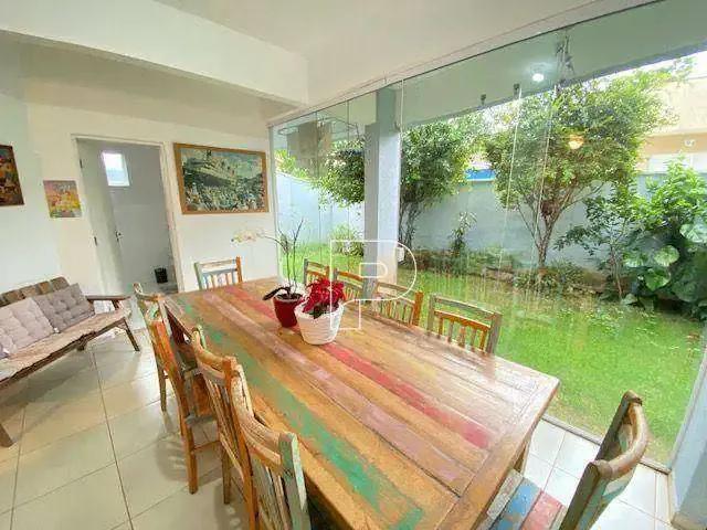Casa / Sobrado em Condomínio para Venda em Cotia/SP Granja Viana 4 Quartos