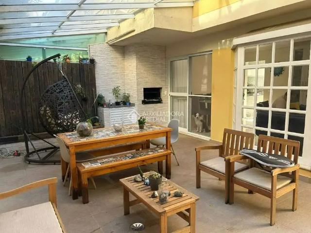 Casa / Sobrado em Condomínio para Venda em Cotia/SP Jardim Barbacena 4 Quartos