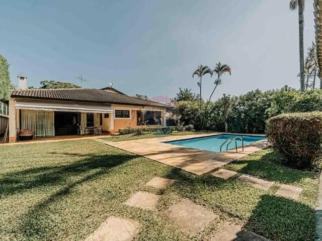 Casa / Sobrado em Condomínio para Venda em Cotia/SP Jardim Passárgada I 5 Quartos