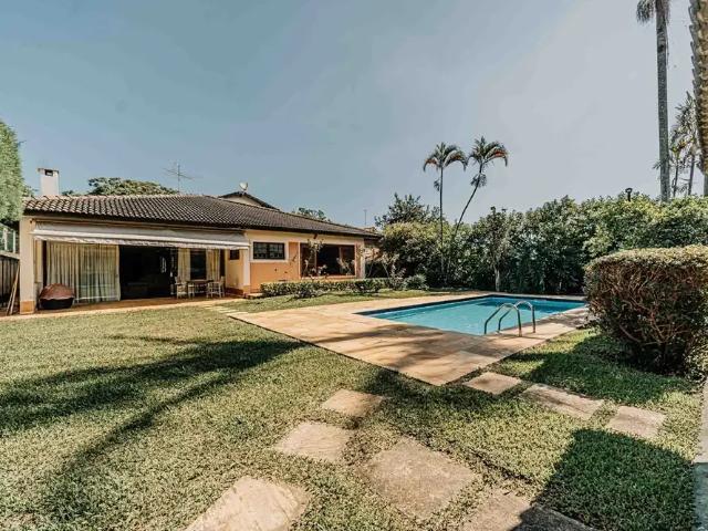 Casa / Sobrado em Condomínio para Venda em Cotia/SP Jardim Passárgada I 5 Quartos