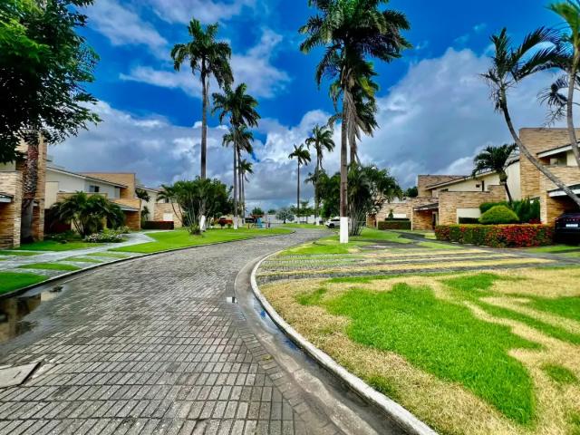 Casa / Sobrado em Condomínio para Venda em Eusébio/CE Tamatanduba 6 Quartos