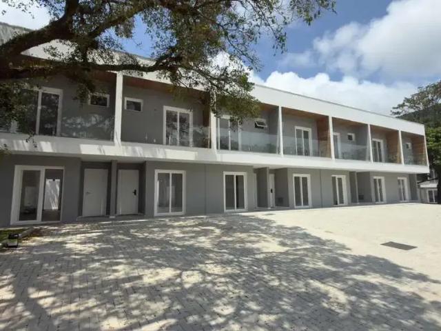 Casa / Sobrado em Condomínio para Venda em Florianópolis/SC Armação do Pântano do Sul 2 Quartos