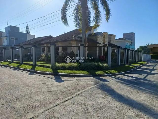 Casa / Sobrado em Condomínio para Venda em Florianópolis/SC Barra da Lagoa 3 Quartos