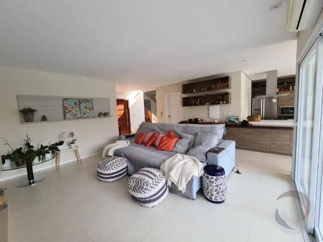 Casa / Sobrado em Condomínio para Venda em Florianópolis/SC Rio Tavares 4 Quartos