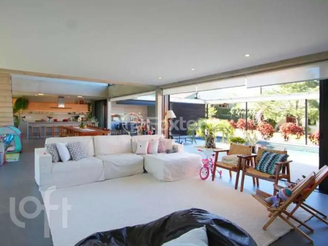 Casa / Sobrado em Condomínio para Venda em Florianópolis/SC Rio Tavares 4 Quartos