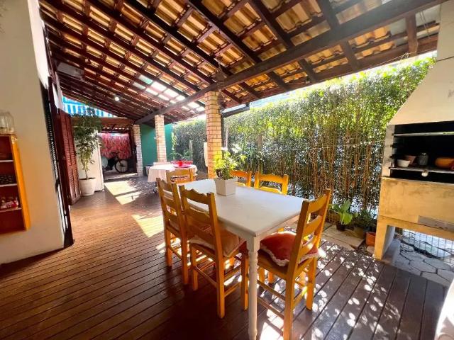 Casa / Sobrado em Condomínio para Venda em Florianópolis/SC Rio Tavares 2 Quartos