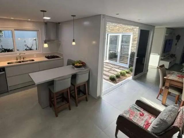 Casa / Sobrado em Condomínio para Venda em Florianópolis/SC Rio Tavares 3 Quartos