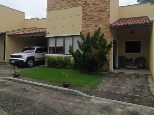 Casa / Sobrado em Condomínio para Venda em Fortaleza/CE Lagoa Redonda 4 Quartos