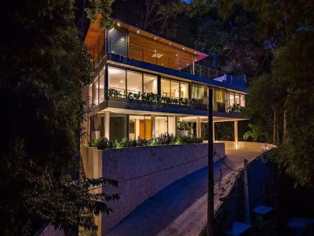 Casa / Sobrado em Condomínio para Venda em Guarujá/SP Tijucopava 4 Quartos