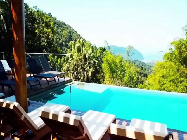 Casa / Sobrado em Condomínio para Venda em Guarujá/SP Balneario Praia do Perequê 6 Quartos