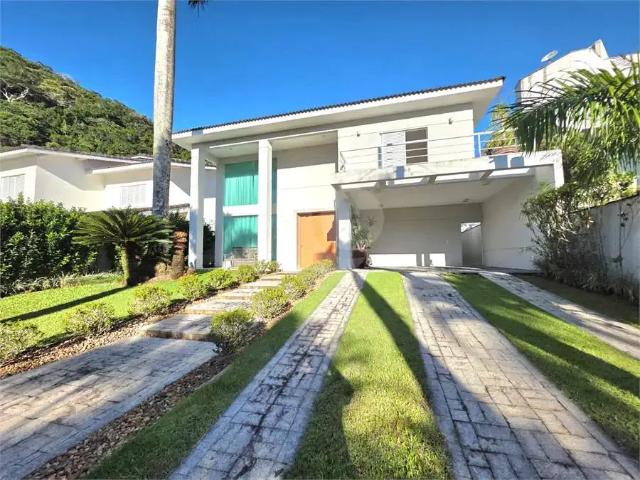 Casa / Sobrado em Condomínio para Venda em Guarujá/SP Balneário Praia do Pernambuco 4 Quartos