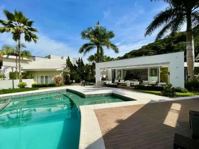 Casa / Sobrado em Condomínio para Venda em Guarujá/SP Balneário Praia do Pernambuco 4 Quartos