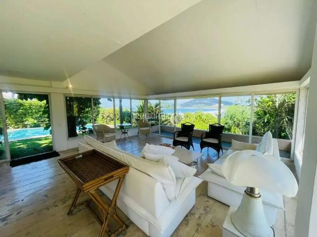 Casa / Sobrado em Condomínio para Venda em Guarujá/SP Balneário Praia do Pernambuco 5 Quartos
