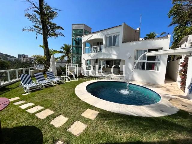 Casa / Sobrado em Condomínio para Venda em Guarujá/SP Enseada 5 Quartos