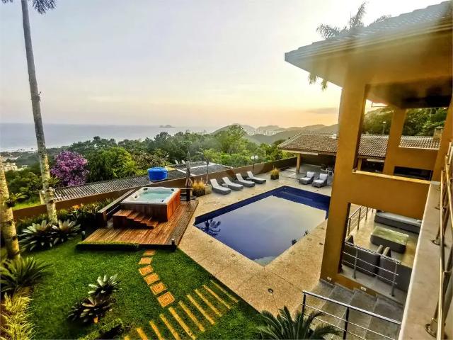 Casa / Sobrado em Condomínio para Venda em Guarujá/SP Enseada 7 Quartos