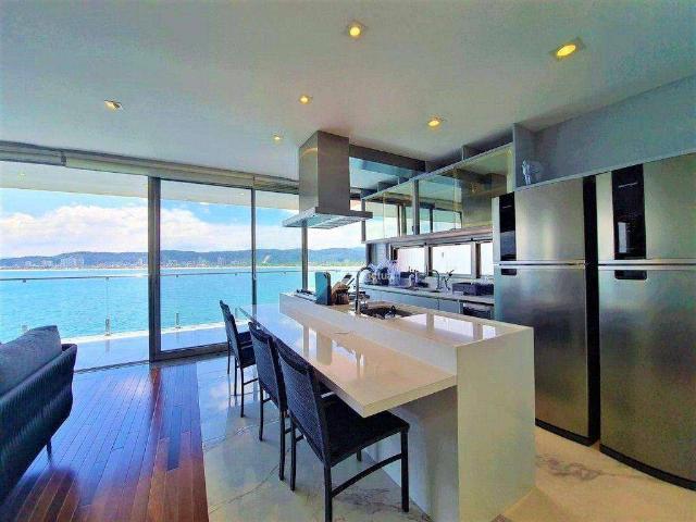 Casa / Sobrado em Condomínio para Venda em Guarujá/SP Península 5 Quartos