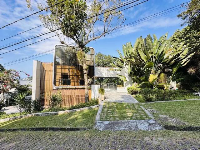 Casa / Sobrado em Condomínio para Venda em Guarujá/SP Praia de Iporanga 6 Quartos