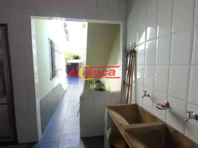 Casa / Sobrado em Condomínio para Venda em Guarulhos/SP Vila Galvão 3 Quartos