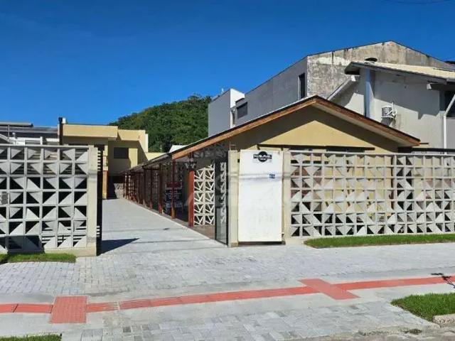 Casa / Sobrado em Condomínio para Venda em Guaratuba/PR Centro 2 Quartos