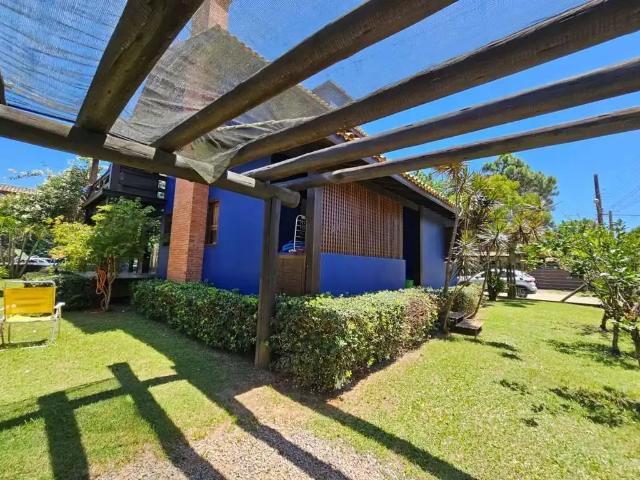 Casa / Sobrado em Condomínio para Venda em Garopaba/SC Grama 3 Quartos