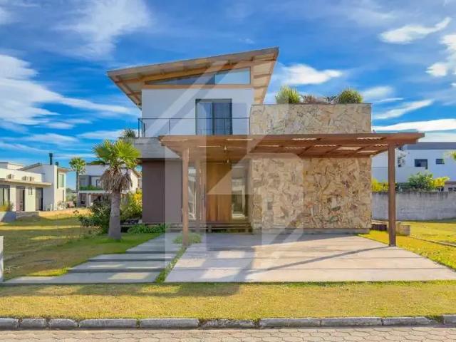 Casa / Sobrado em Condomínio para Venda em Garopaba/SC Limpa 3 Quartos