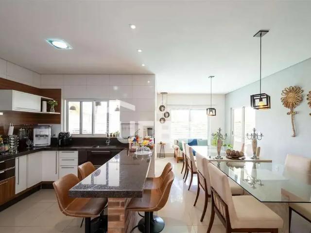 Casa / Sobrado em Condomínio para Venda em Goiânia/GO Jardins Lisboa 5 Quartos