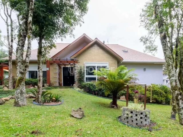 Casa / Sobrado em Condomínio para Venda em Gramado/RS Vila Suiça 4 Quartos