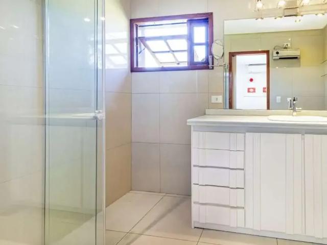 Casa / Sobrado em Condomínio para Venda em Gravataí/RS Barro Vermelho 5 Quartos