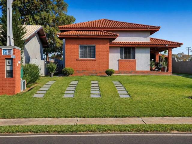Casa / Sobrado em Condomínio para Venda em Itaí/SP Riviera de Santa Cristina III 3 Quartos