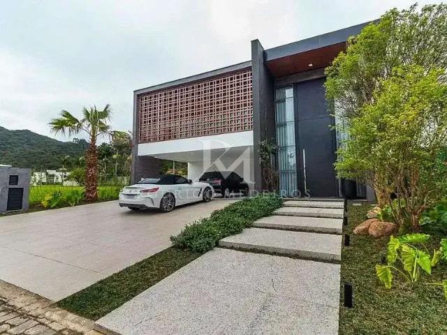 Casa / Sobrado em Condomínio para Venda em Itajaí/SC Balneário Santa Clara 4 Quartos