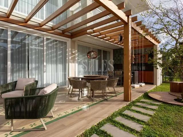 Casa / Sobrado em Condomínio para Venda em Itajaí/SC Itaipava 4 Quartos