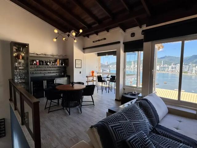 Casa / Sobrado em Condomínio para Venda em Itapema/SC Canto da Praia 4 Quartos