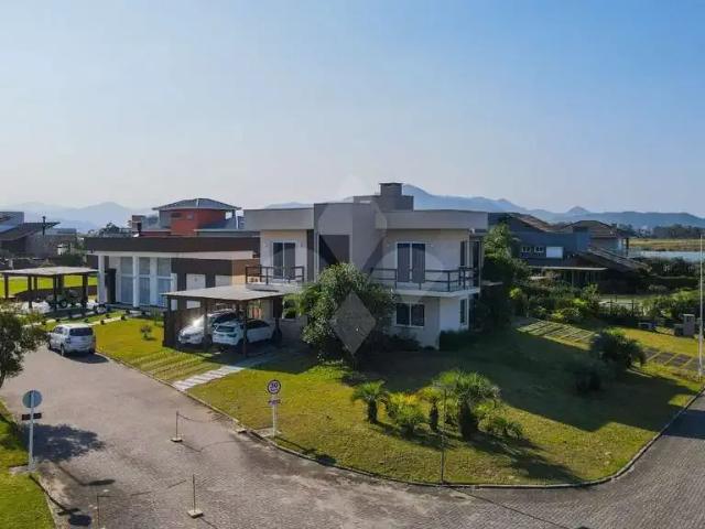 Casa / Sobrado em Condomínio para Venda em Imbituba/SC Araçatuba 5 Quartos