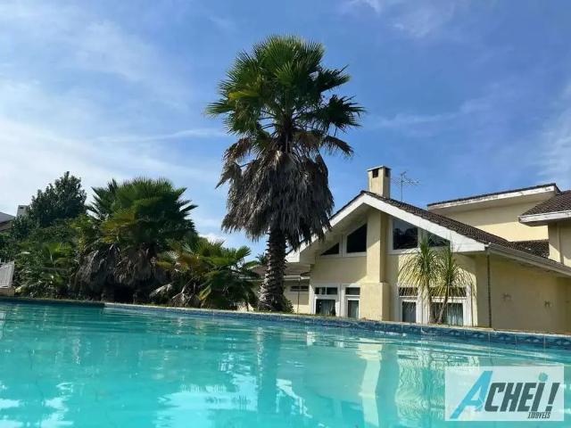 Casa / Sobrado em Condomínio para Venda em Jundiaí/SP Chácara Malota 6 Quartos