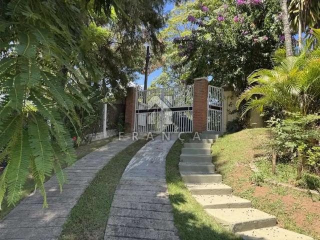 Casa / Sobrado em Condomínio para Venda em Jacareí/SP Chácaras Condomínio Recanto Pássaros II 4 Quartos