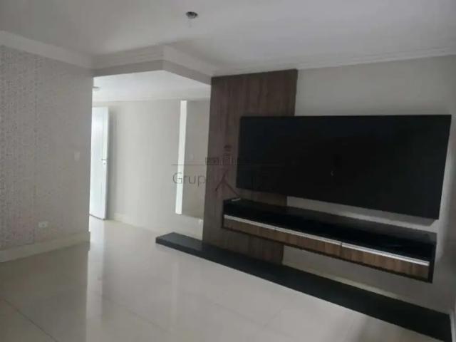 Casa / Sobrado em Condomínio para Venda em Jacareí/SP Condomínio Residence Club 3 Quartos