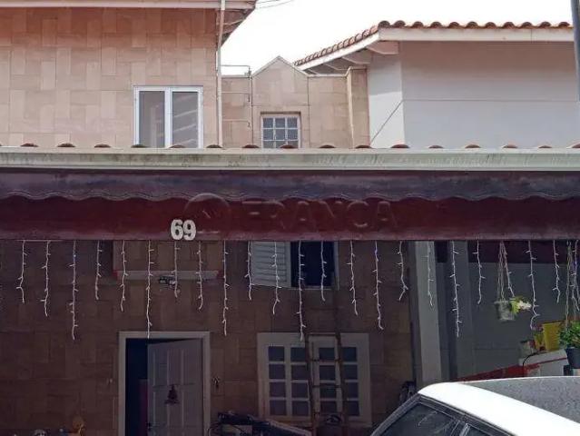 Casa / Sobrado em Condomínio para Venda em Jacareí/SP Jardim Califórnia 4 Quartos