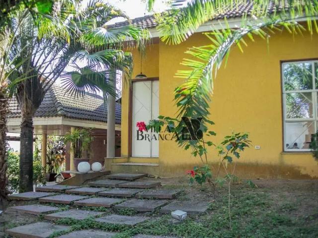 Casa / Sobrado em Condomínio para Venda em Jacareí/SP Jardim Califórnia 4 Quartos