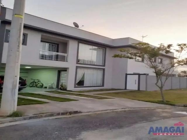 Casa / Sobrado em Condomínio para Venda em Jacareí/SP Jardim Jacinto 4 Quartos