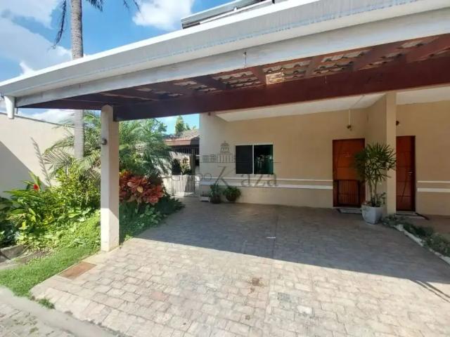 Casa / Sobrado em Condomínio para Venda em Jacareí/SP Jardim Santa Maria 4 Quartos