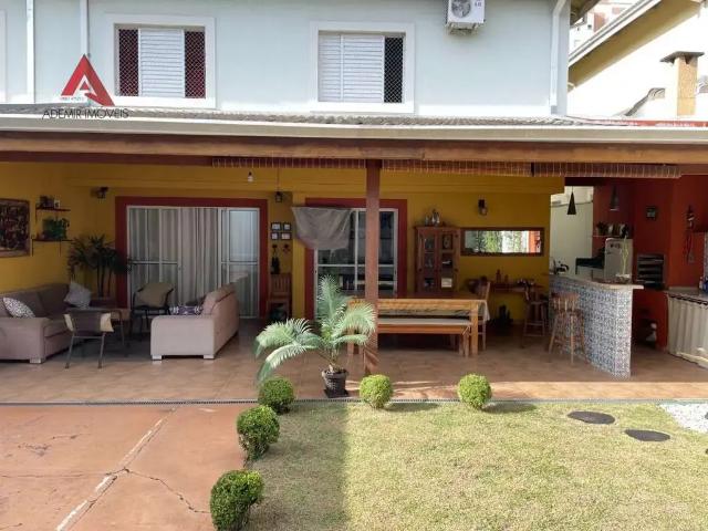 Casa / Sobrado em Condomínio para Venda em Jacareí/SP Loteamento Villa Branca 4 Quartos