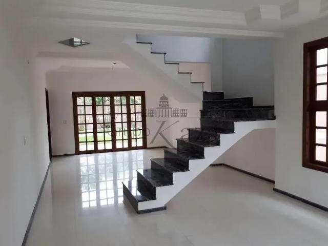 Casa / Sobrado em Condomínio para Venda em Jacareí/SP Loteamento Villa Branca 5 Quartos
